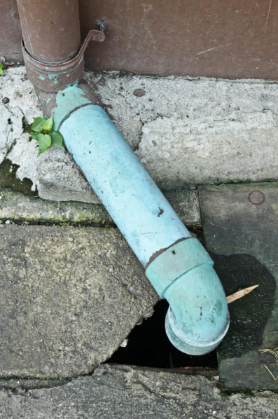 Common Symptoms of a Blocked Sewage Pipe | Blog | Your 1 Plumber FL